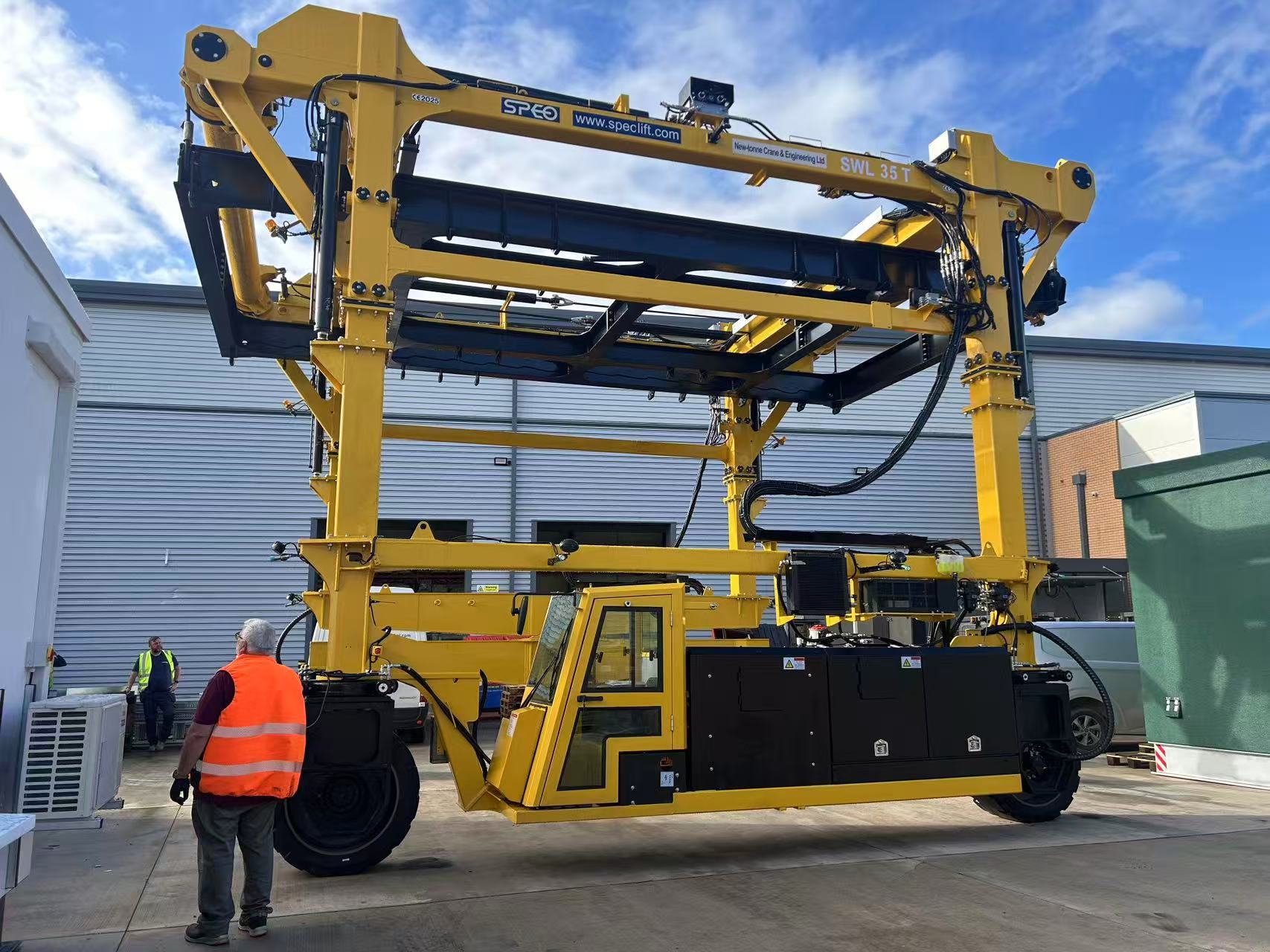 SPEO’s 35-Ton Straddle Carrier Successfully Installed in UK
