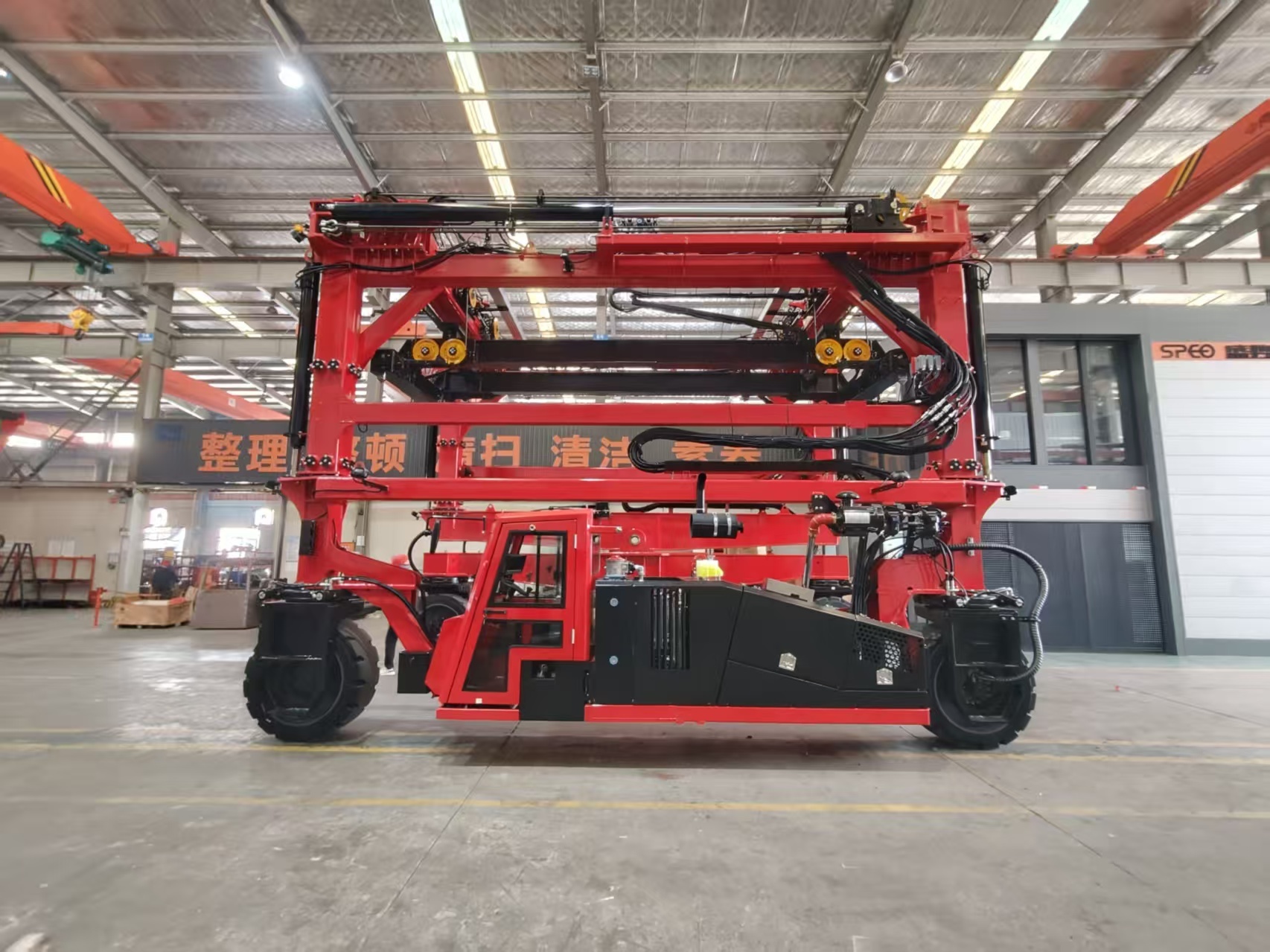 SPEO Launches New 35T 4-Wheel Straddle Carrier, Setting a New Benchmark ...