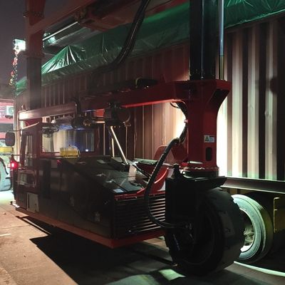 40T Mobile Straddle Carrier Container Crane For Over Height OT Containers