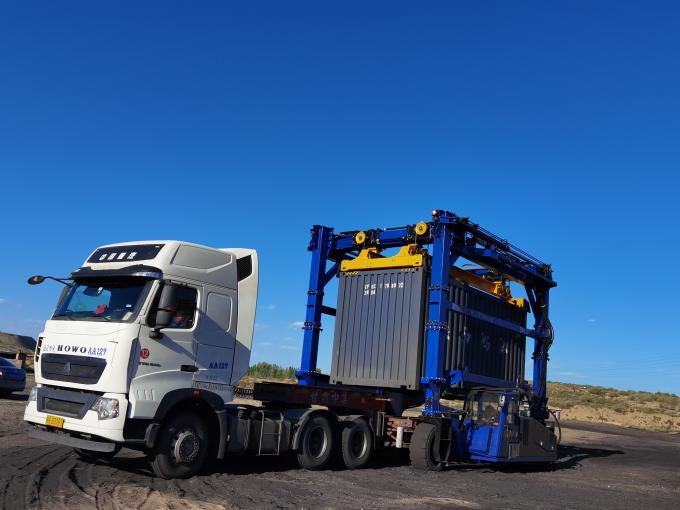 2 Stacks Port Container Crane Truck , Standard Container Lifting Equipment