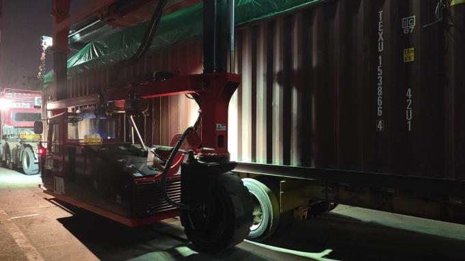 SPEO 35T Container Straddle Carrier Truck With Automatic Spreader